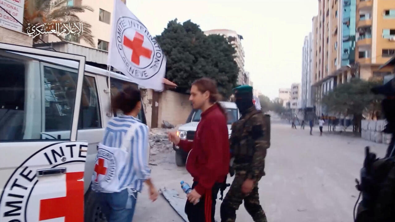 Qué dicen los perfiles de los rehenes liberados por Hamás y los presos excarcelados por Israel