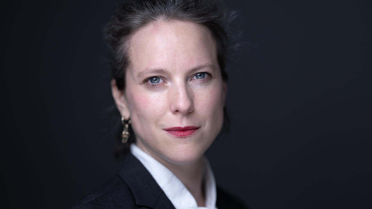 Lucie Castets, candidate à Matignon, détaille ses premières mesures ...