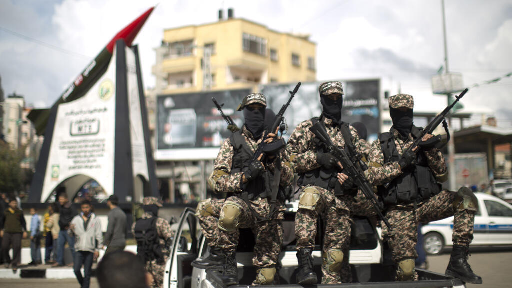 Hamas rockets reaching deeper into Israel