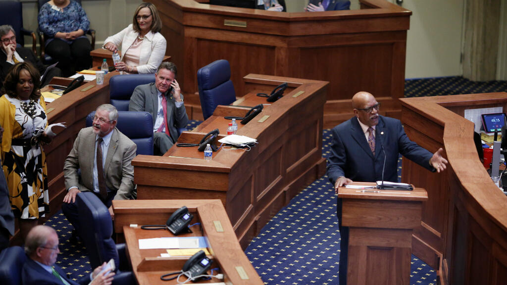 El Senado de Alabama aprueba la ley más restrictiva contra el aborto en ...