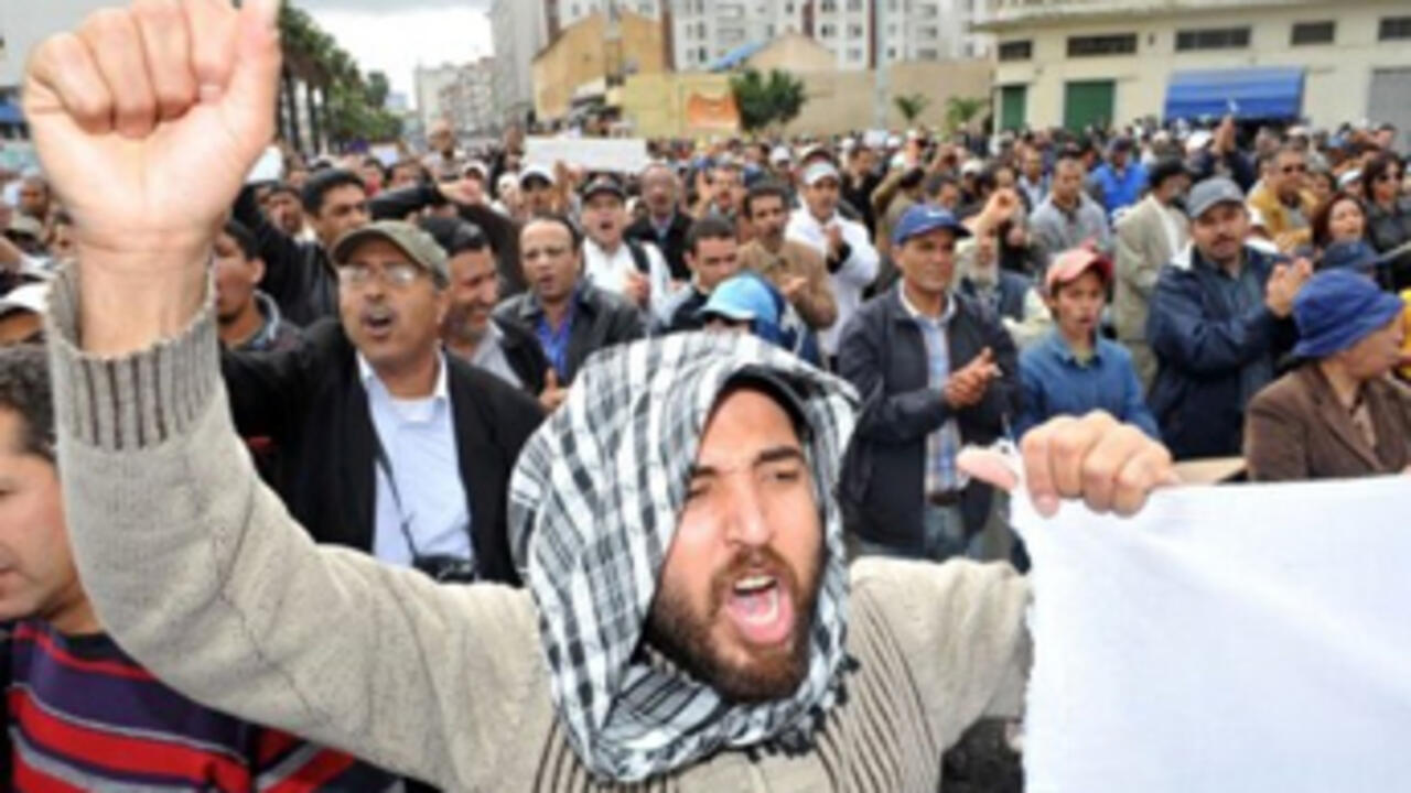 Thousands stage peaceful pro-democracy protests - France 24