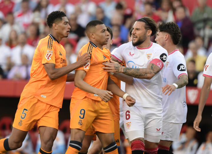 Villarreal beat Barca to secure Champions League place