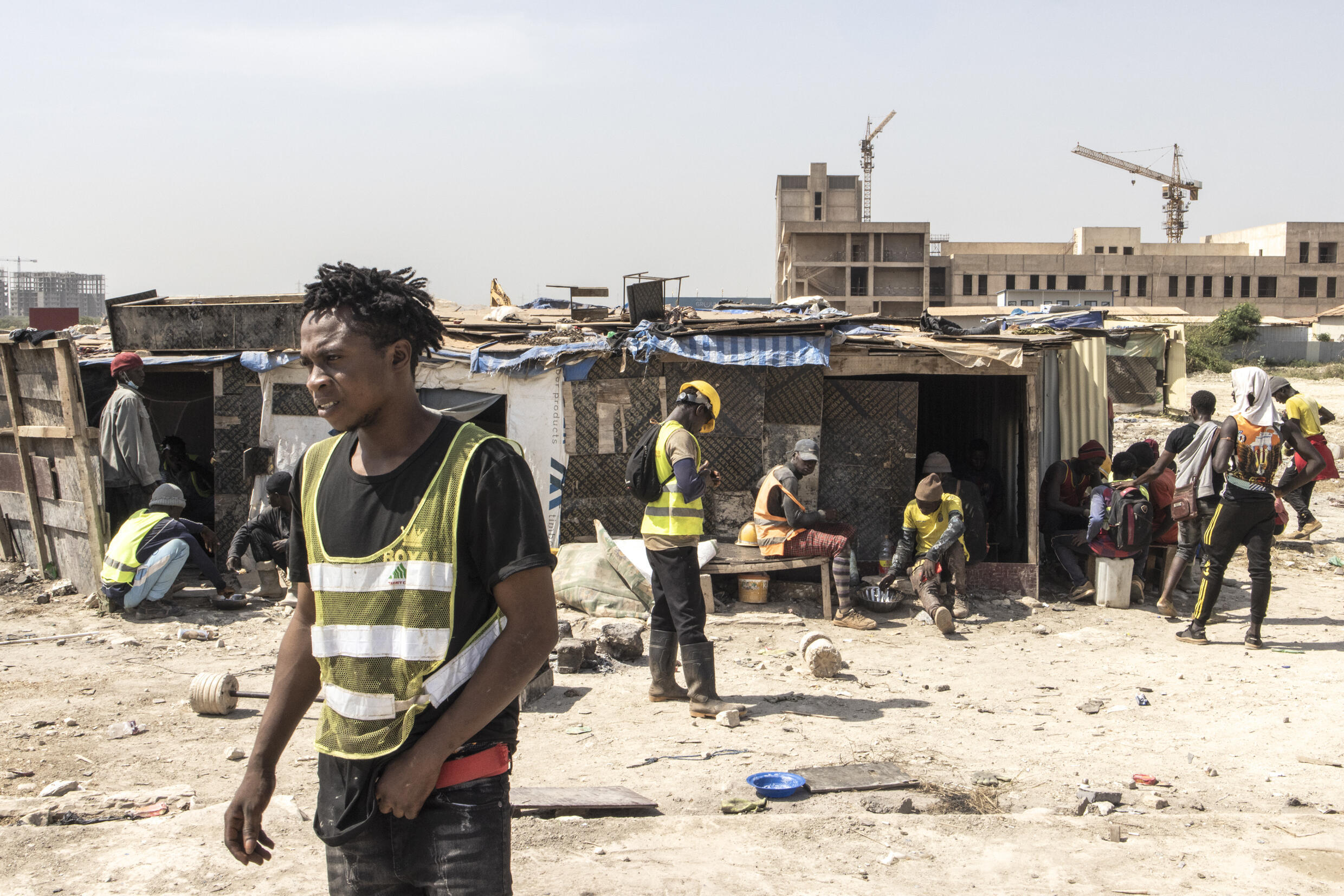 Dans la ville du futur du Sénégal, la vie de forçats des travailleurs ...