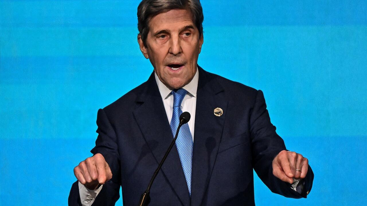 Kerry pide "medidas urgentes" por el clima en conversaciones con China