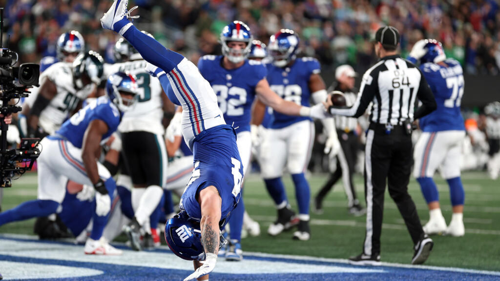 Giants stun Super Bowl campion Eagles 34-17