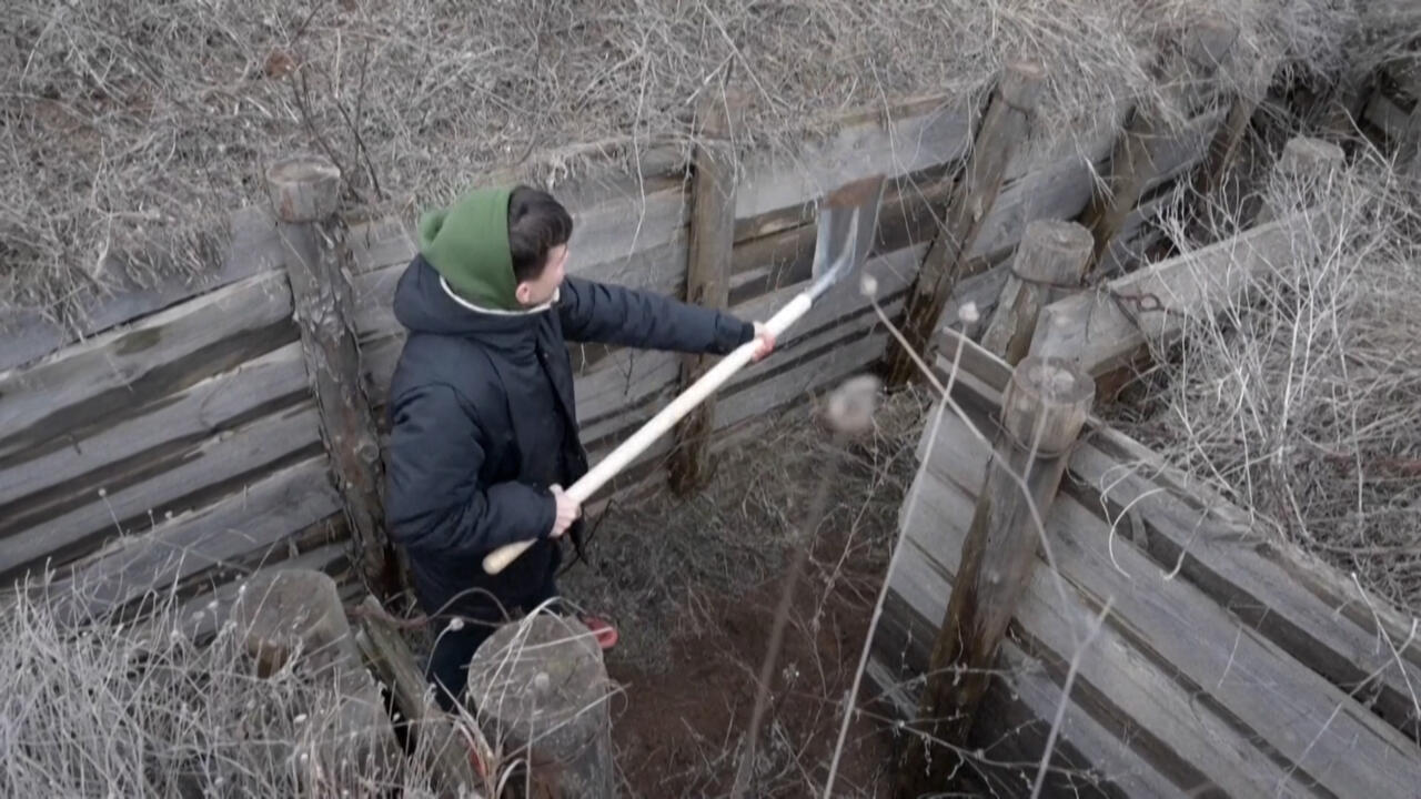 'In order to survive': The Ukrainian teens helping to dig trenches ...