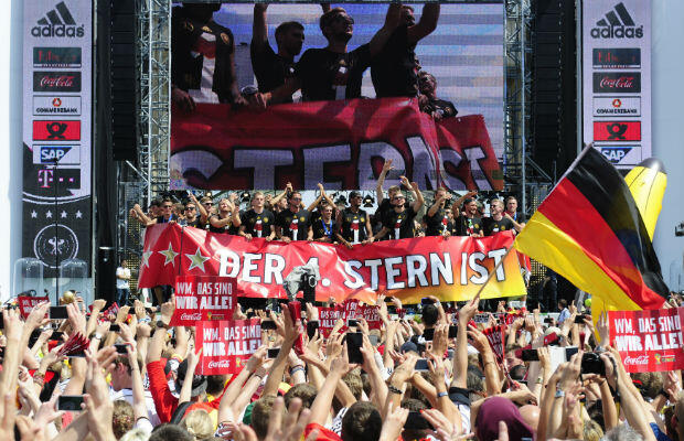 En images : le retour triomphal de la Mannschaft à Berlin
