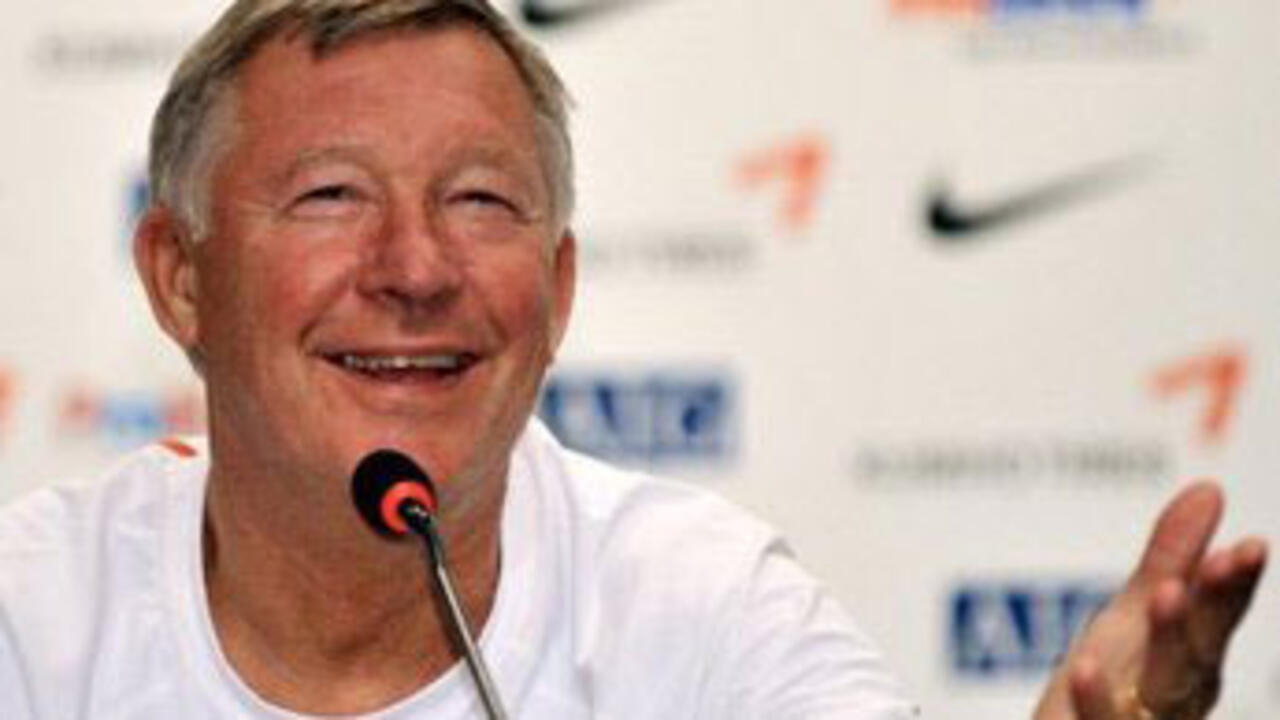 Alex Ferguson retires as Manchester United manager