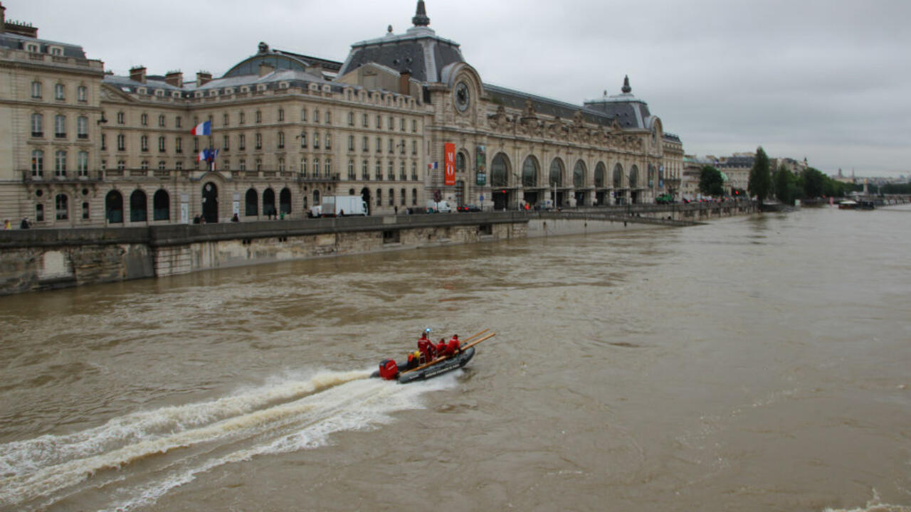 Paris on alert as Seine flood waters continue to rise