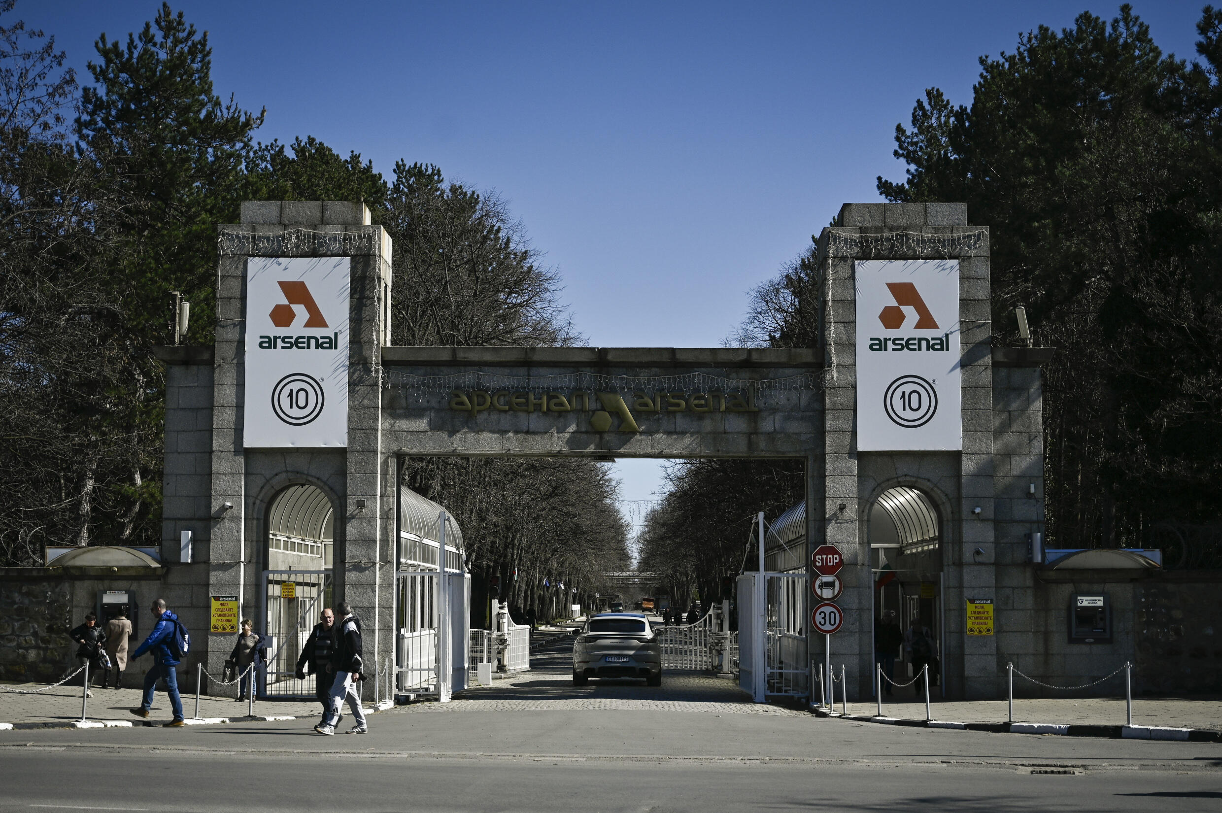 'Guns and Roses': Bulgaria arms trade booms on Ukraine war