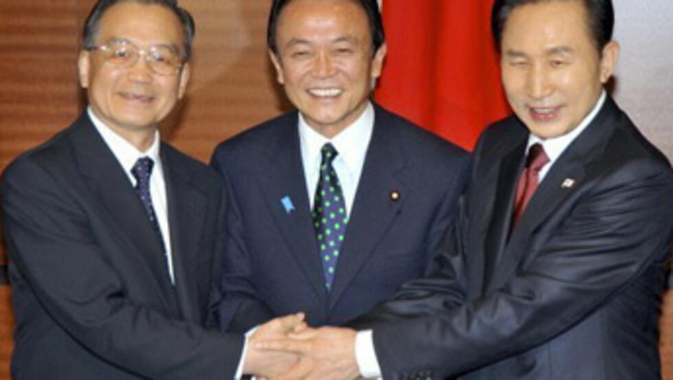 Asian leaders pledge to boost world economy