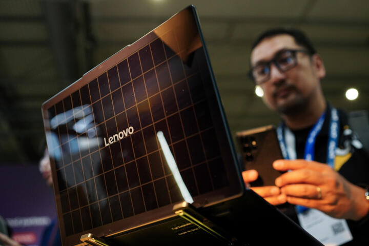 Chameleon phones and smart contact lenses: the gadgets of MWC 2025