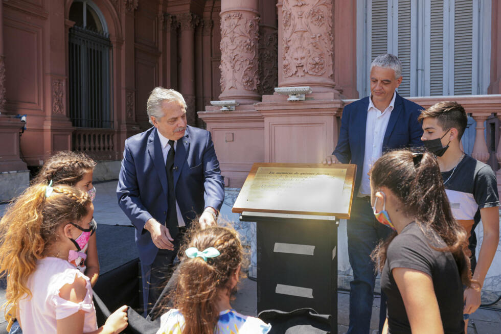 Argentines remember 2001 'great crisis' and its victims