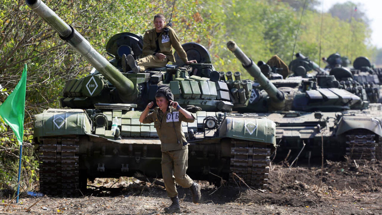 Pro-Russia rebels 'pull back tanks' from front line