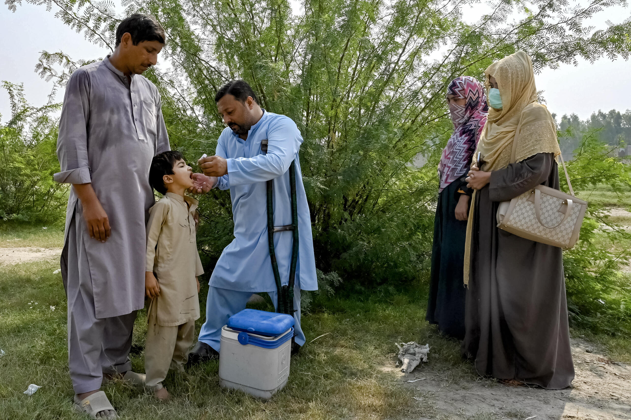 Pakistan anti-polio drive struggles against militants, mistrust