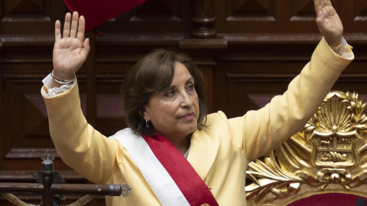 La nueva presidenta de Perú busca formar gobierno tras la destitución ...