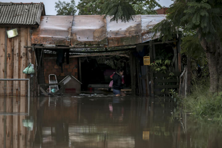 In southern Brazil, flood victims cope with total loss