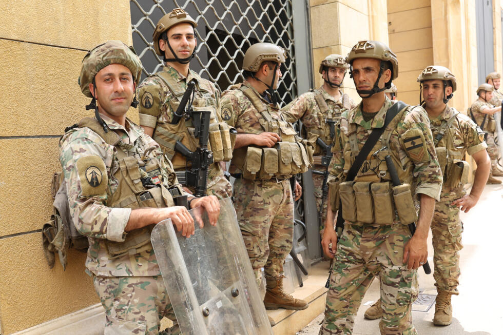 Cash-strapped Lebanese soldiers moonlight as mechanics, waiters
