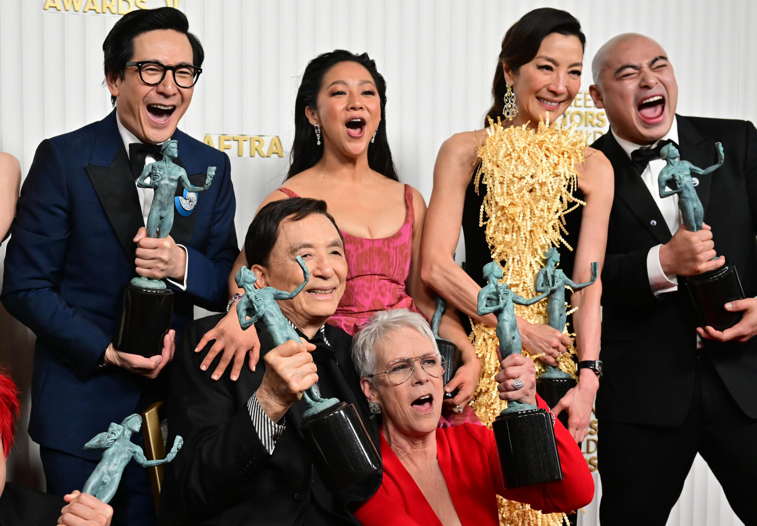Bizarre, beloved 'Everything Everywhere' wins best picture Oscar