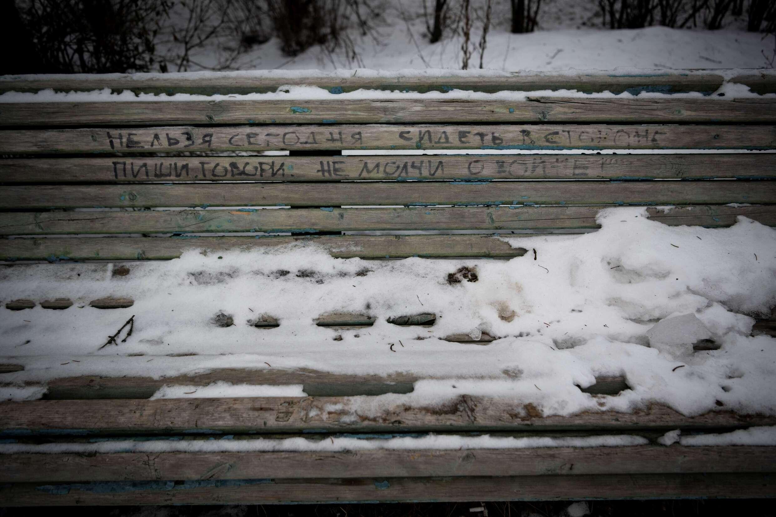 On walls and park benches: Moscow's silent calls for peace