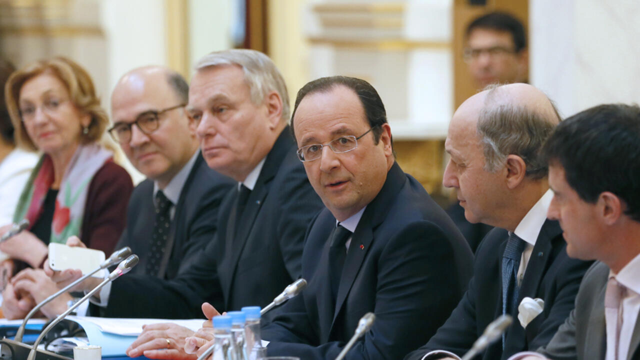 Hollande hosts foreign CEOs in bid to boost French business