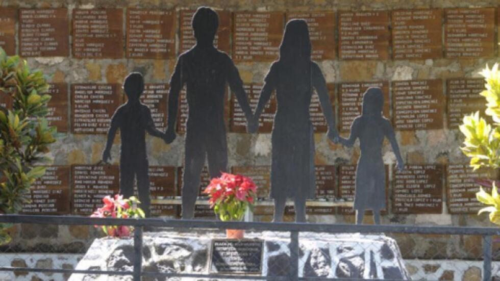 Entregan osamentas de niños víctimas de sangrienta masacre en Salvador