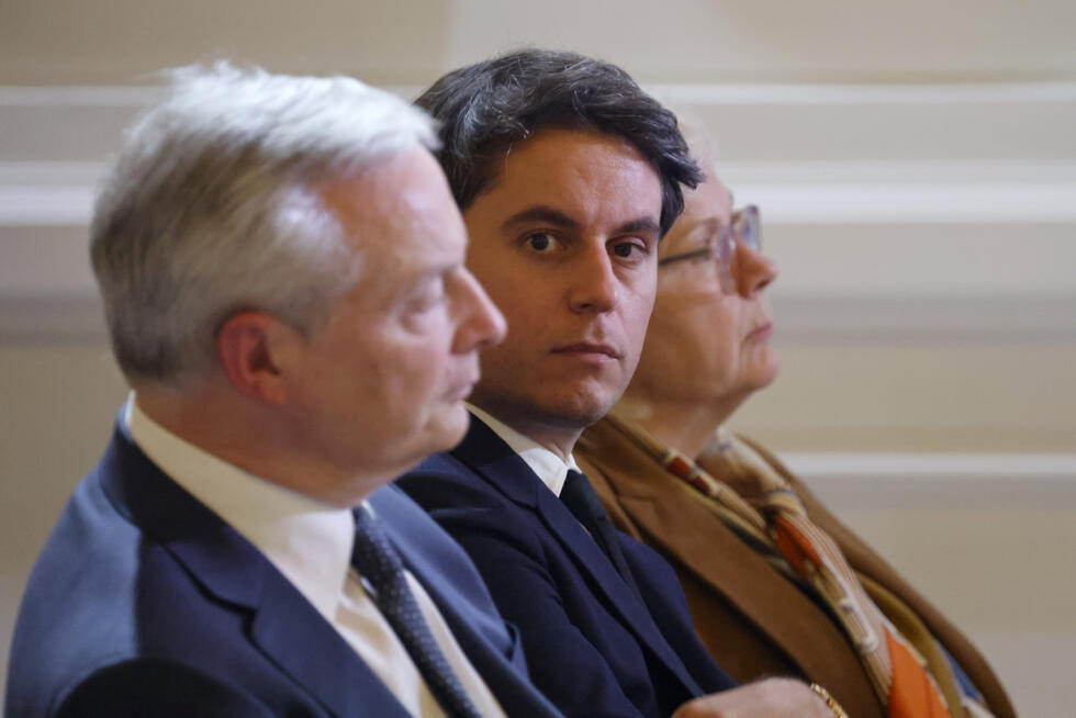 Macron met l'accent sur la jeunesse et l'école pour "réarmer" le pays