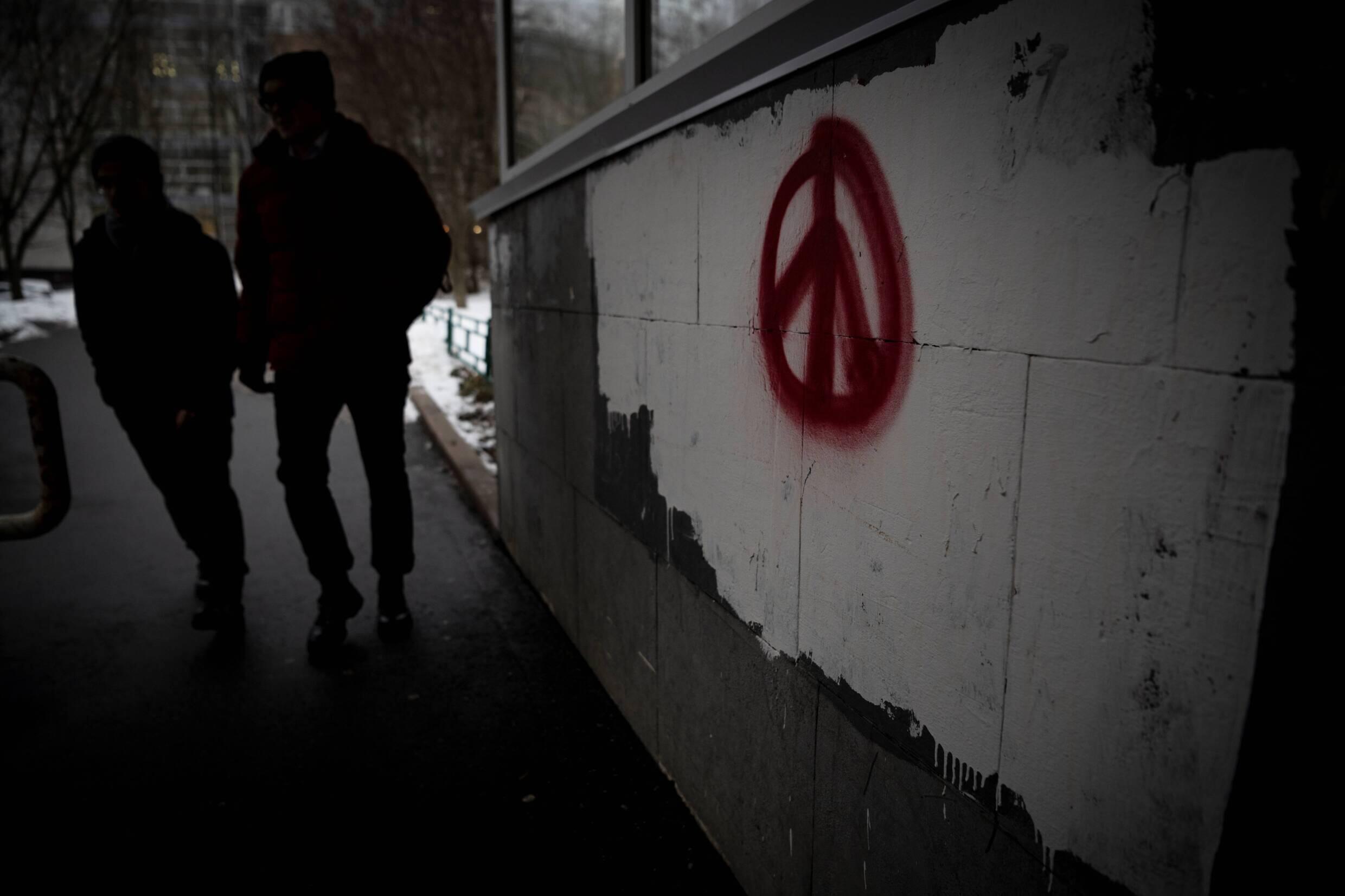On walls and park benches: Moscow's silent calls for peace