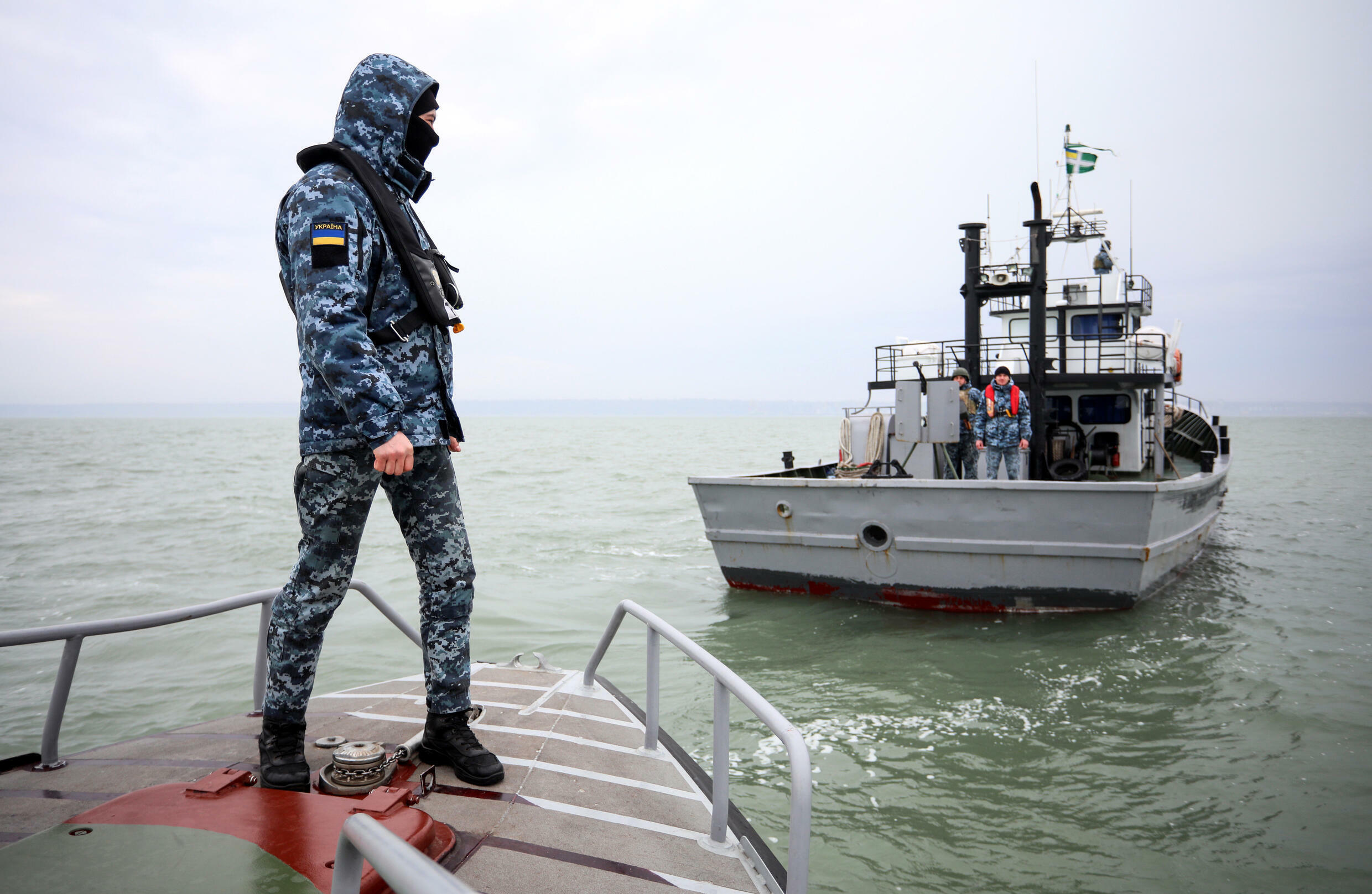 Its navy lost, Ukraine girds for Russian warship drills