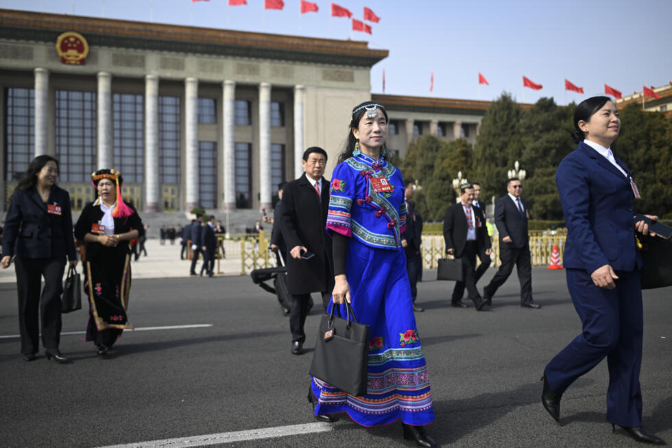 China's elite don traditional garb for annual 'Two Sessions' talking shop