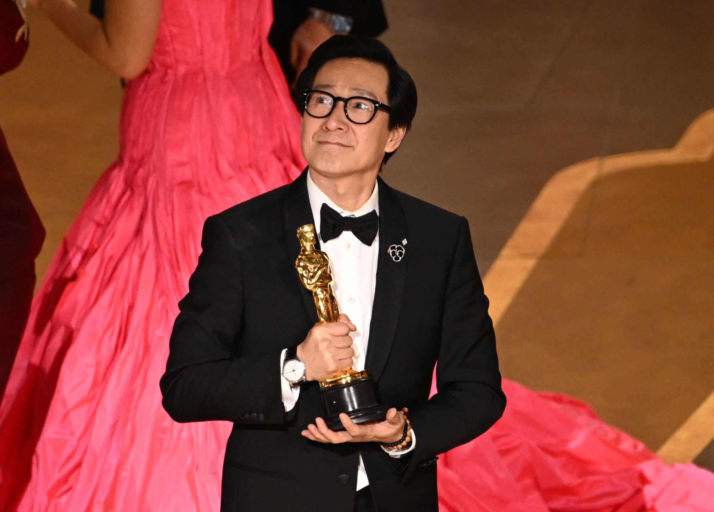 Bizarre, beloved 'Everything Everywhere' wins best picture Oscar