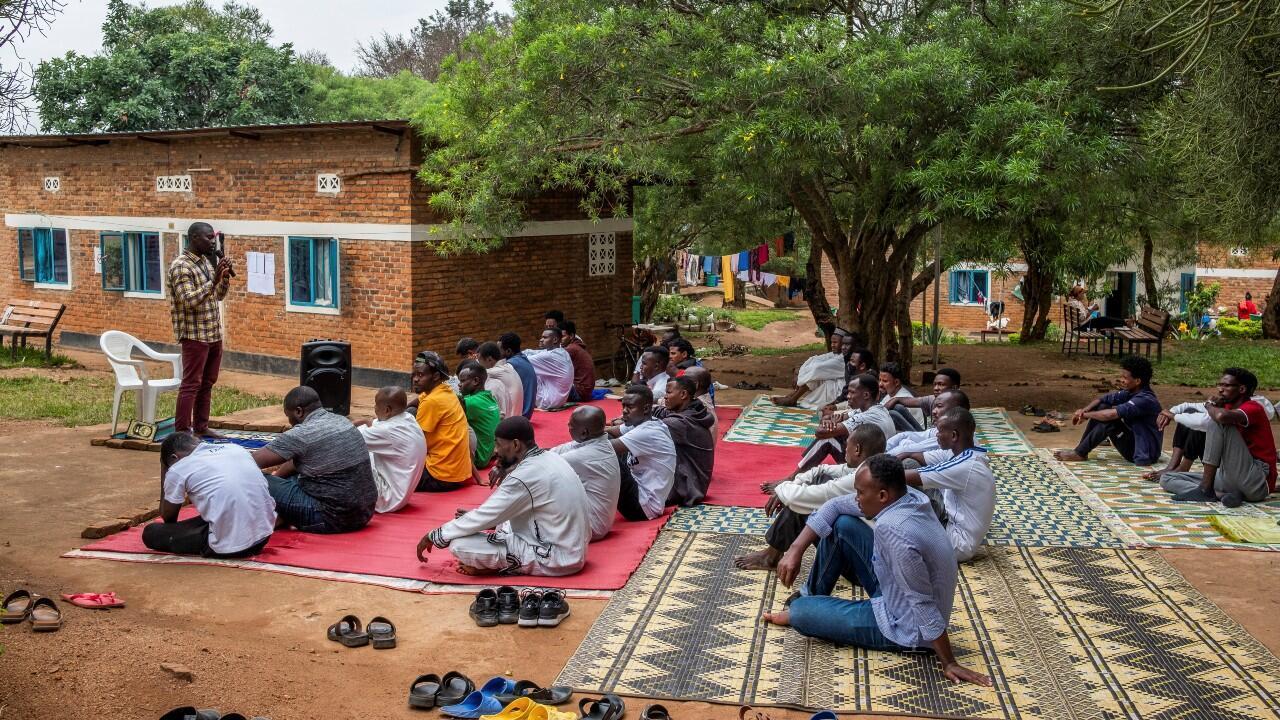 Reino Unido ratifica el primer vuelo de deportación de inmigrantes a Ruanda