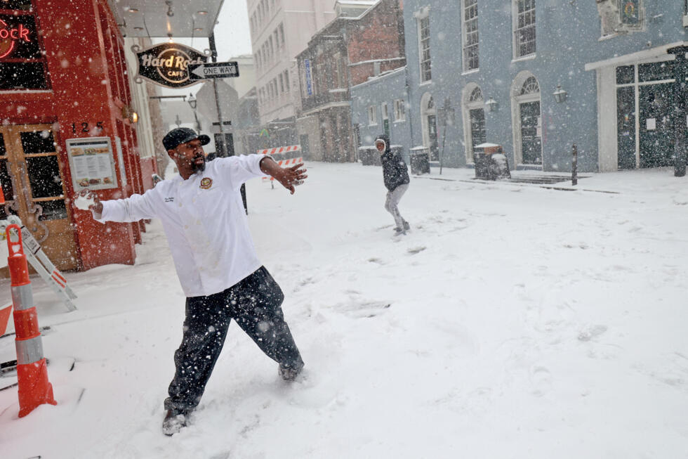 Rare snow socks New Orleans as Arctic blast chills much of US