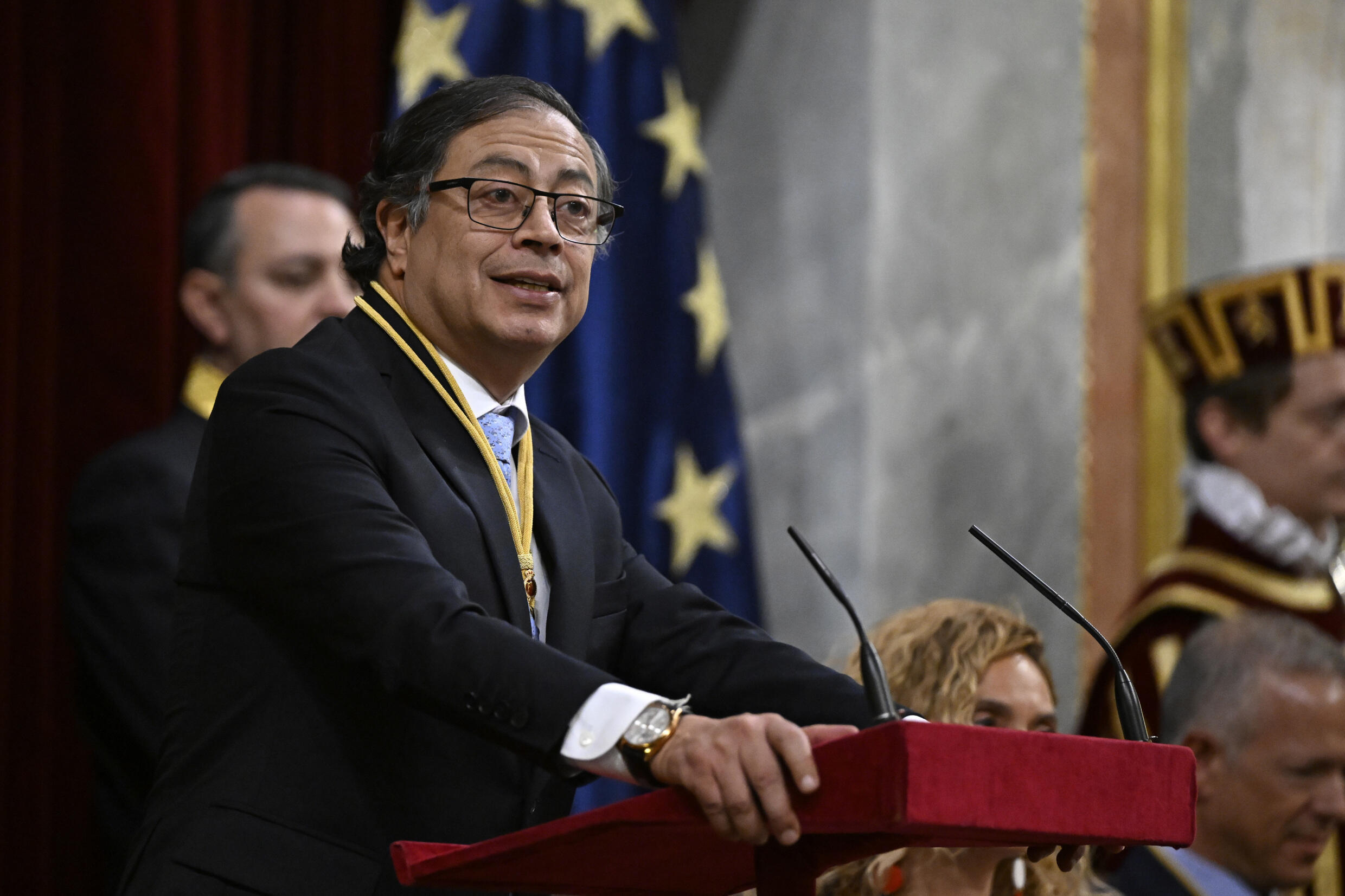 Spain's far-right MPs snub visiting Colombian leader