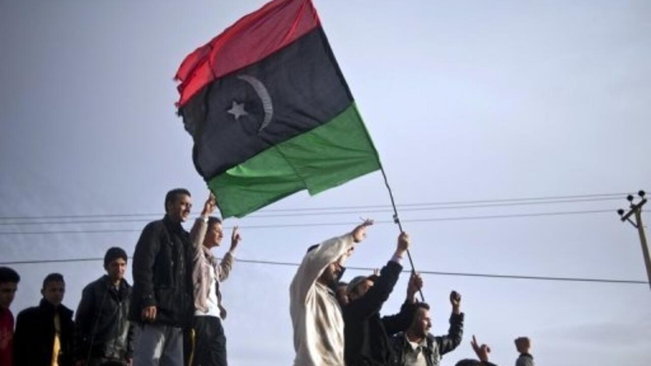 Les forces du CNT prennent le contrôle de deux places fortes de Syrte ...