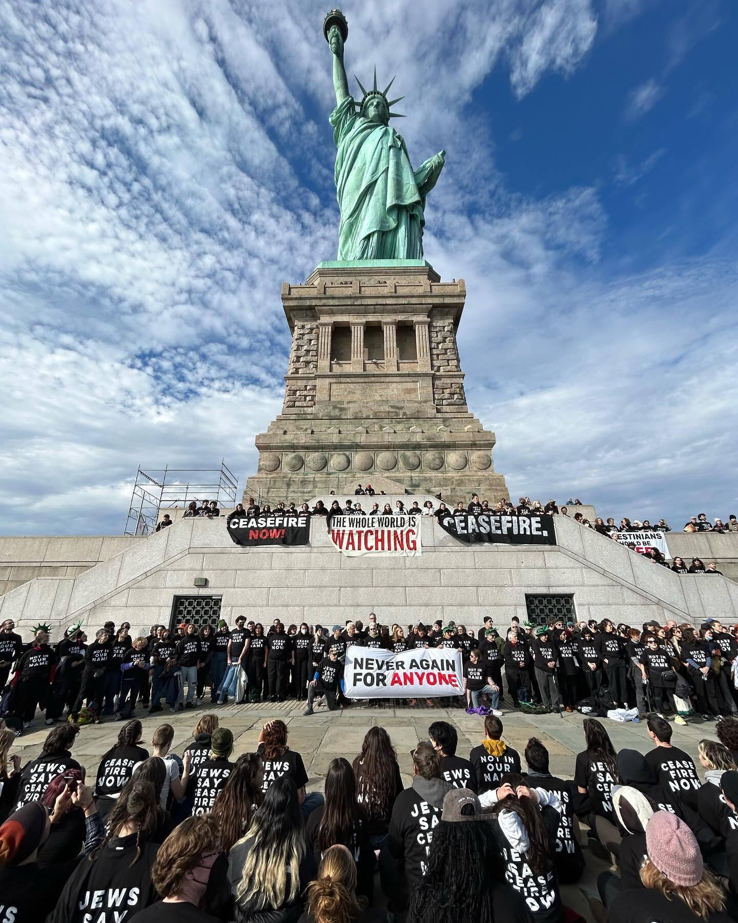 Jewish New Yorkers occupy Statue of Liberty to demand Gaza ceasefire