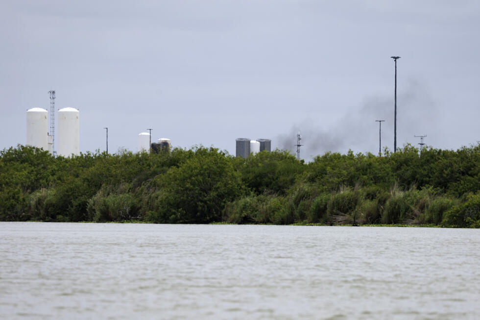 SpaceX Starship explodes on Texas launch pad