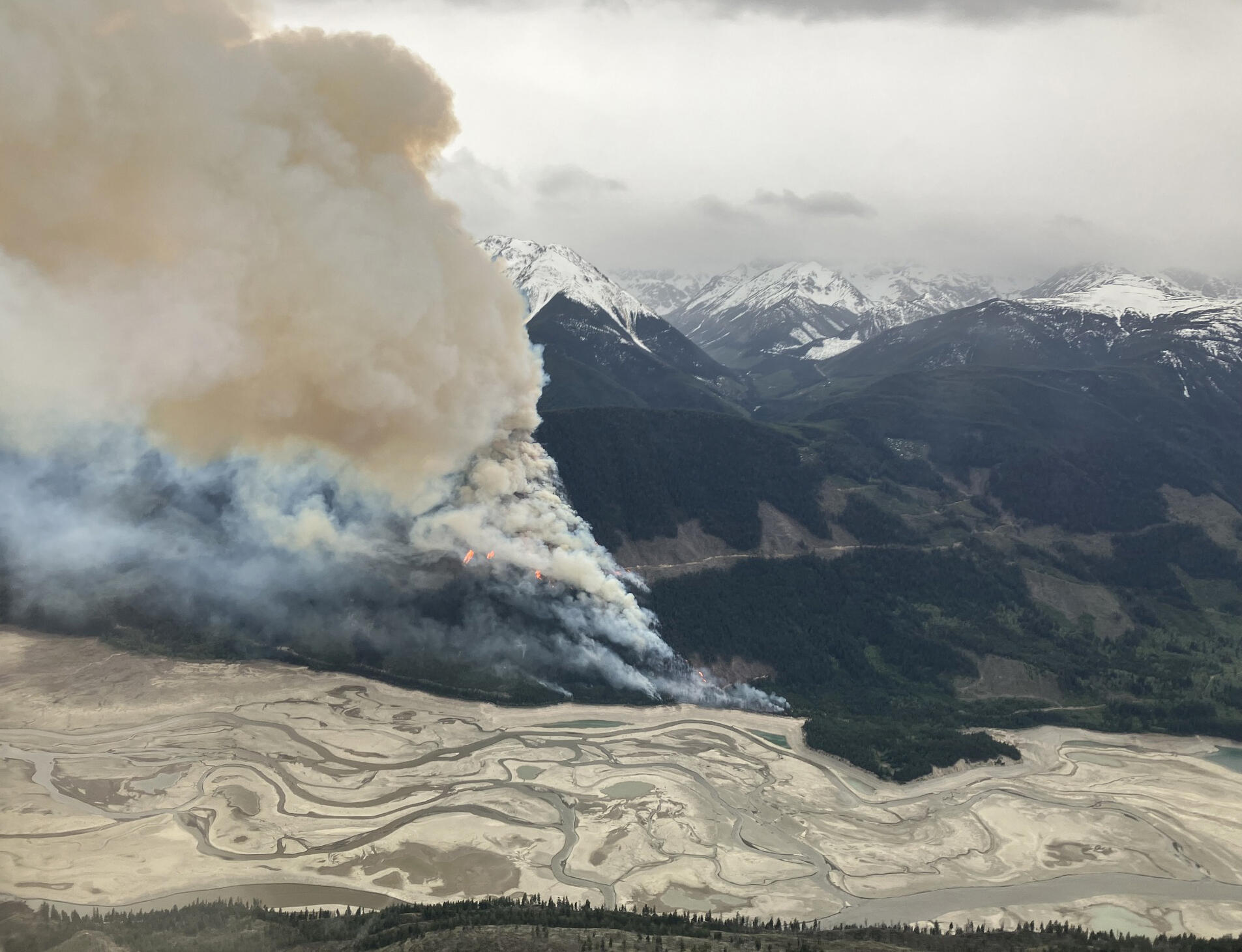 Weather eases Canadian oil sands city wildfire menace
