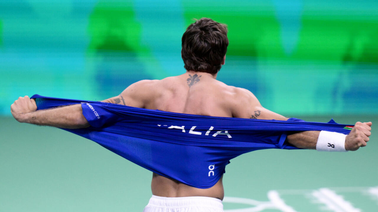 Italy edge into Davis Cup final with epic tie-break