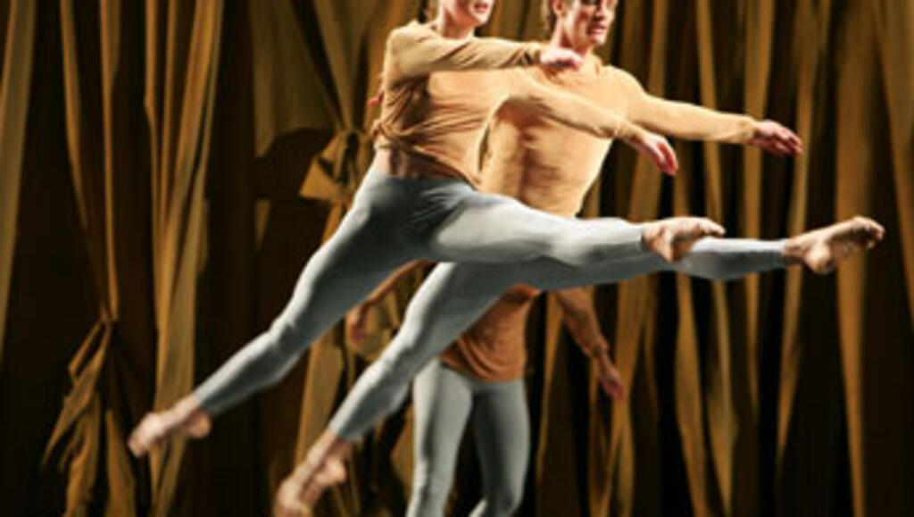 Revolutionary choreographer Merce Cunningham dies