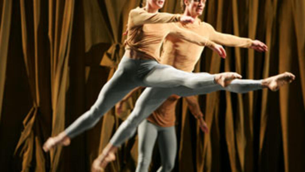 Revolutionary choreographer Merce Cunningham dies