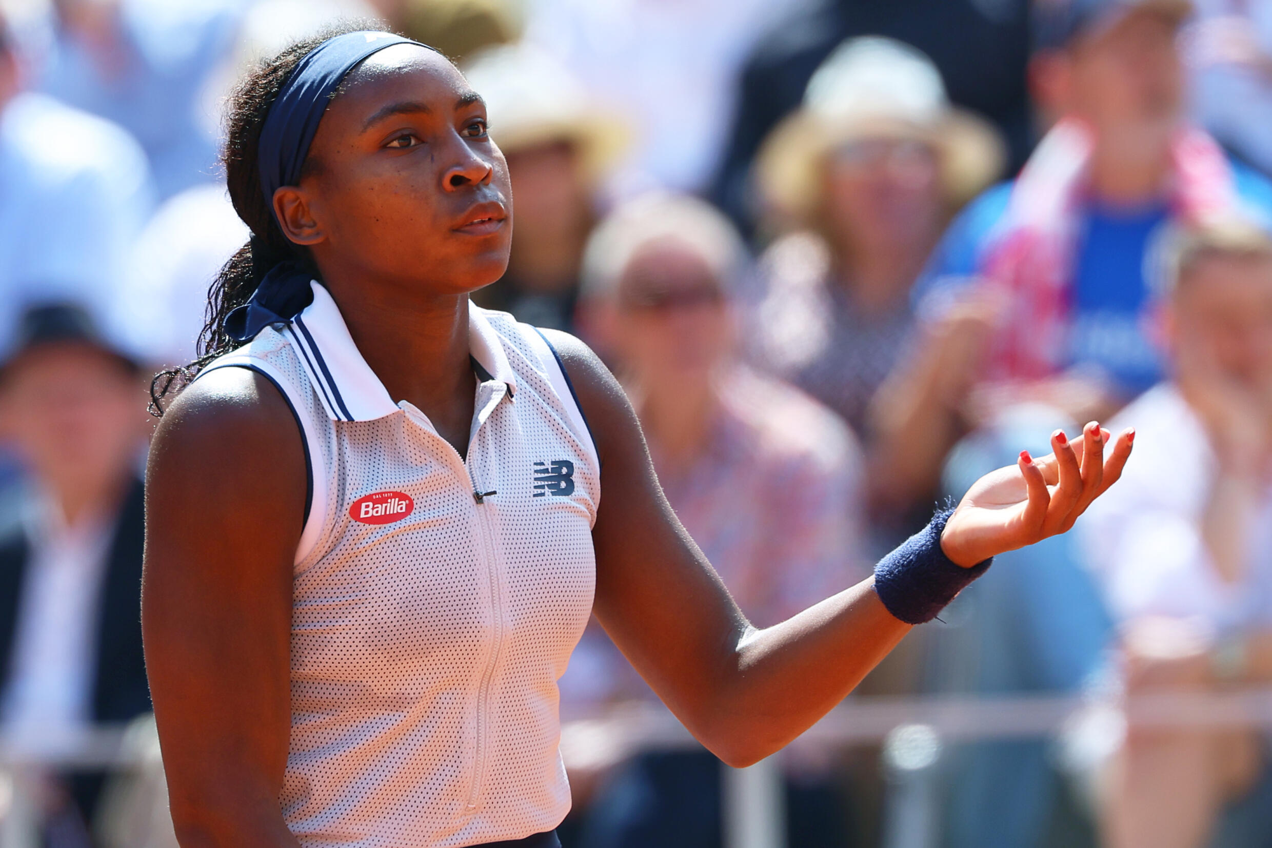 Dominant Swiatek sees off Gauff to reach French Open final