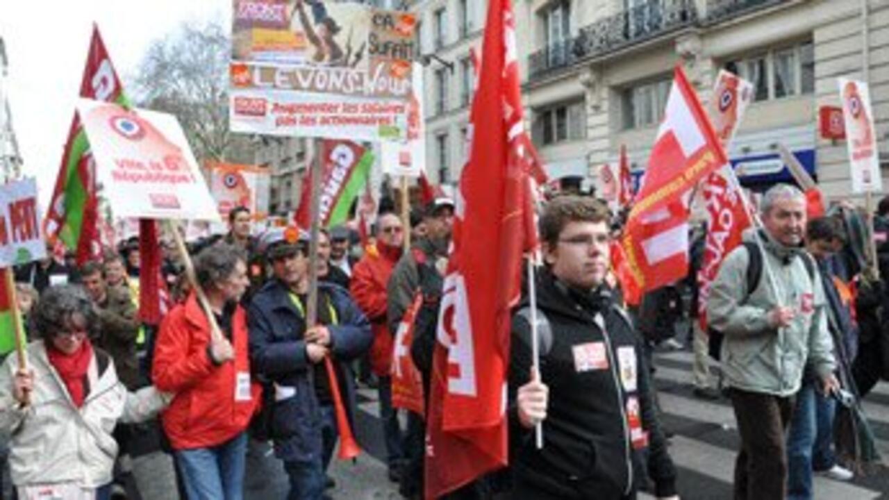 Left-wing candidate rallies thousands for Bastille march