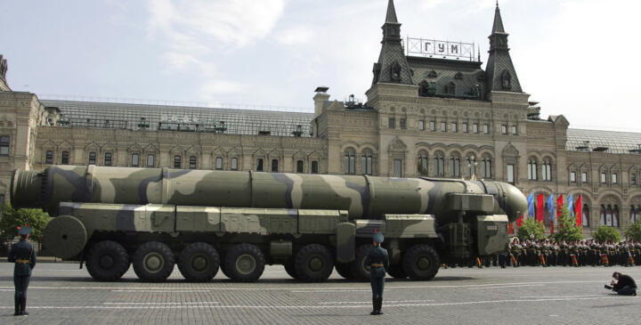 ¿Qué se sabe del misil "experimental" que Rusia lanzó contra Ucrania y por qué se teme una escalada?