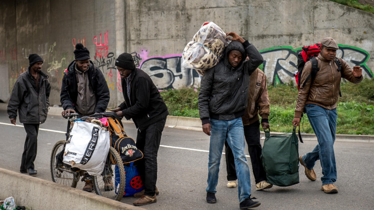 France received record 100,000 asylum requests in 2017