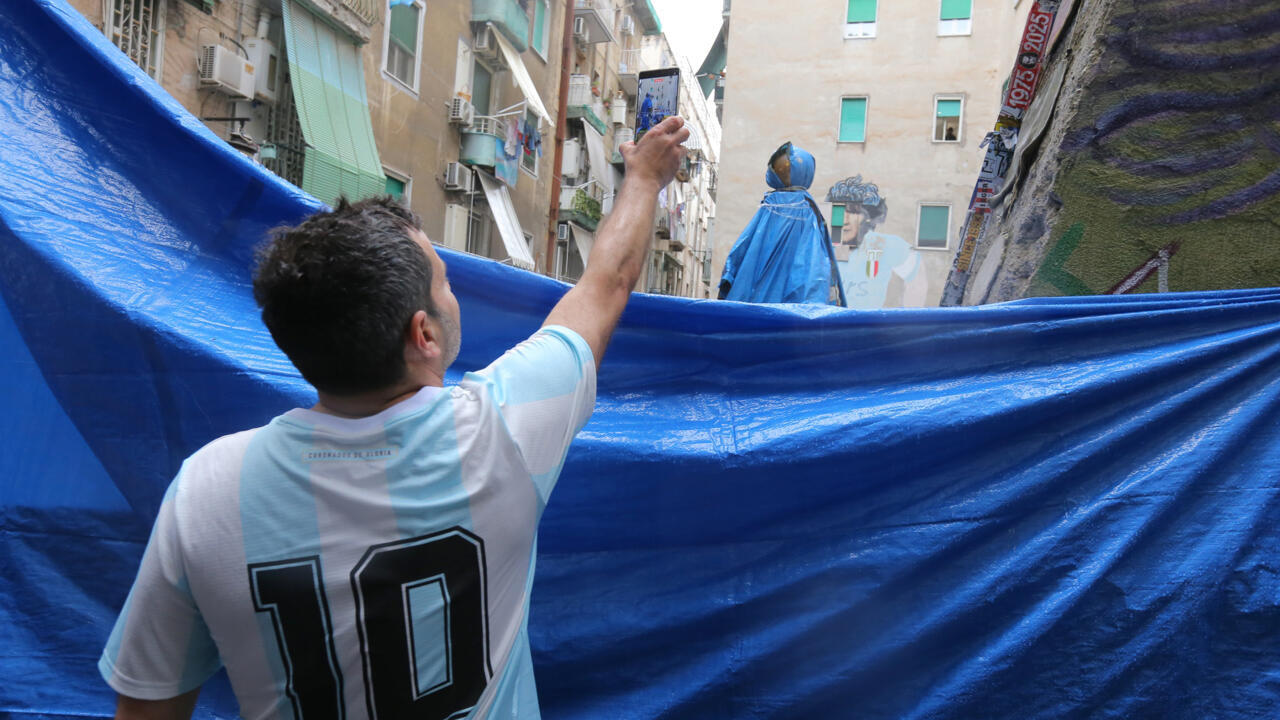Maradona Square blocked in Naples as fed-up merchants cry foul