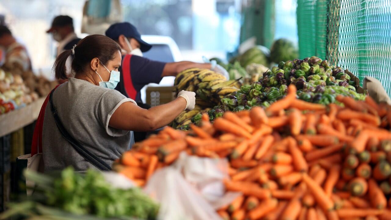 ¿Regresa la escasez y el mercado negro de los alimentos en Venezuela?