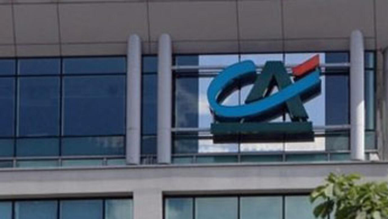 Le bénéfice du Crédit agricole divisé par trois - France 24