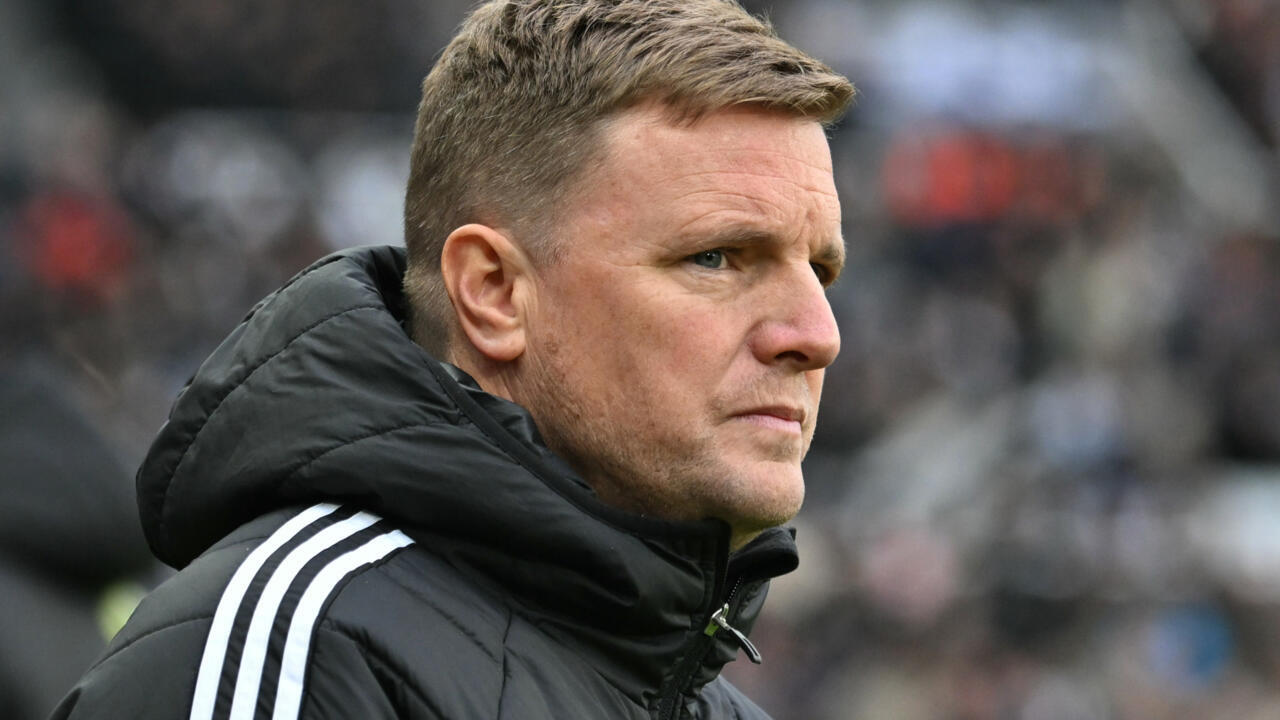 Newcastle's Howe rules himself out of Man Utd job