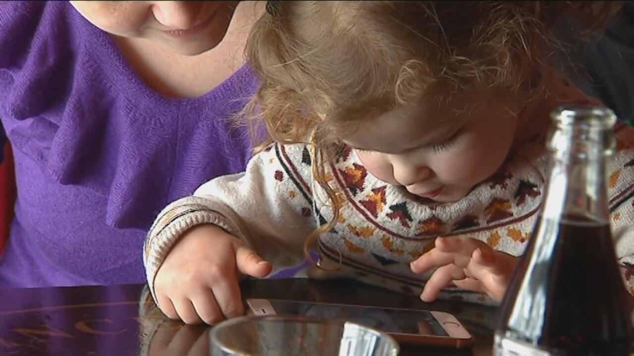 Enfants et écrans : les effets néfastes d'un usage excessif - C'est en ...